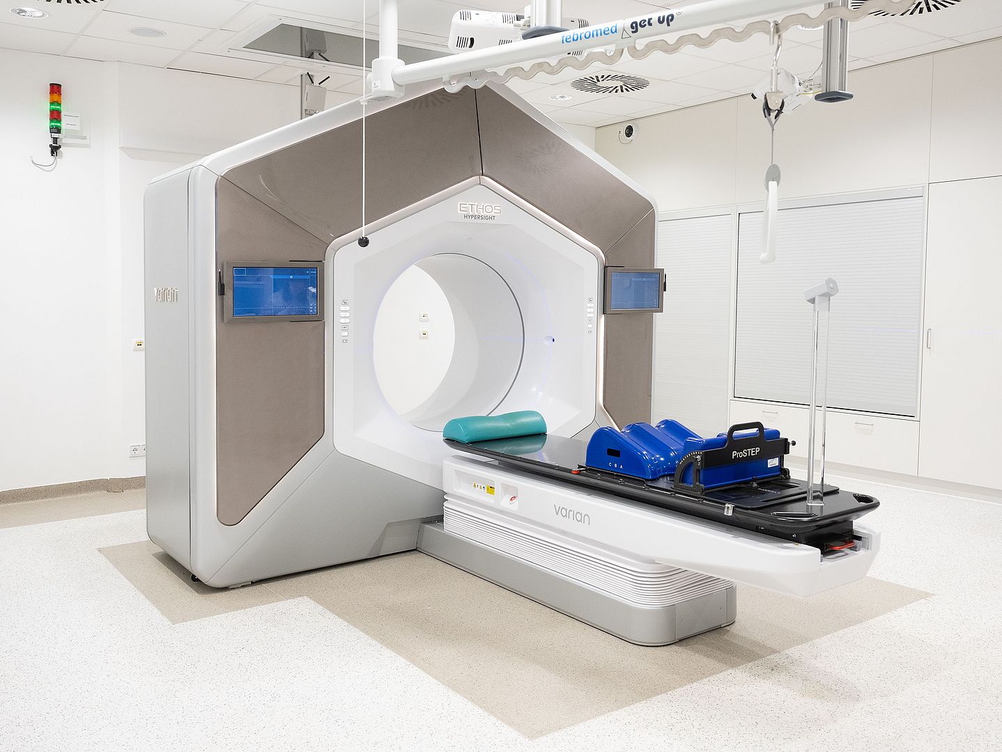Präzision in Echtzeit: Neuer LINAC ermöglicht adaptive Radiotherapie ...
