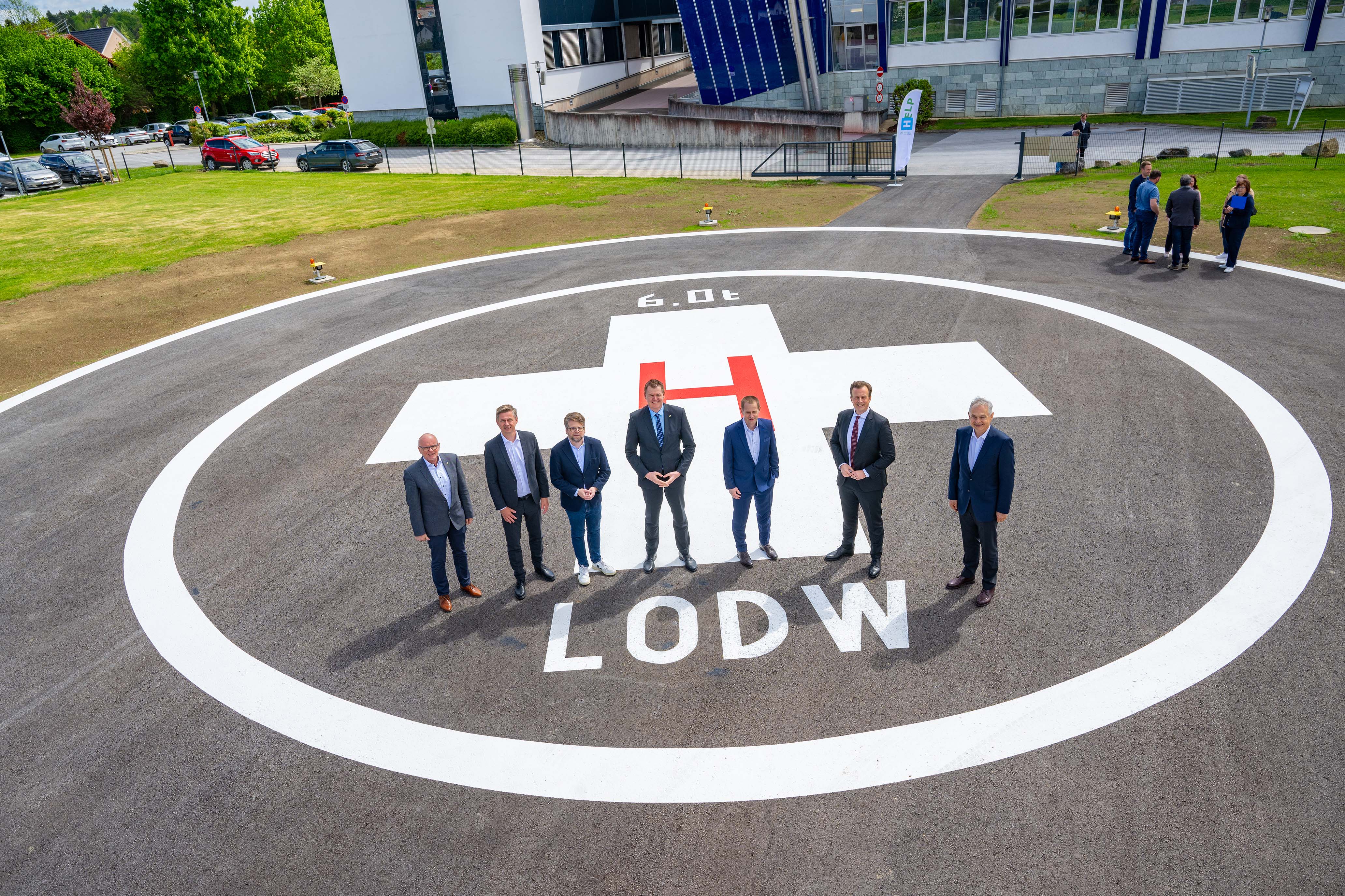 Punktlandung am LKH Weiz: Neuer Primarius begrüßt und topsanierter Heliport eingeweiht! - LKH ...